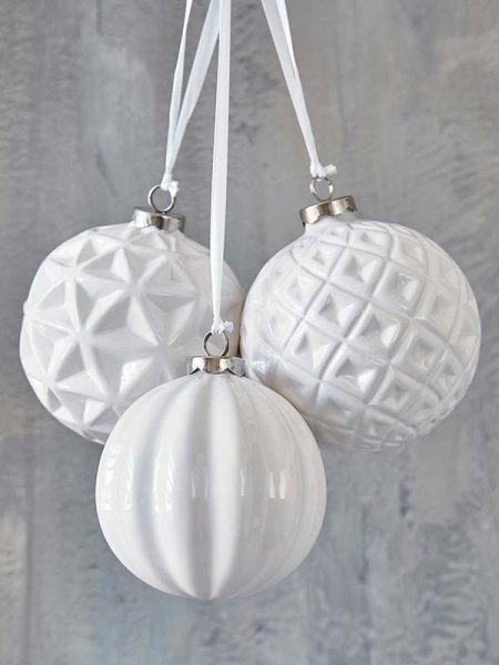 26 Snow White Christmas Decorations For Pure Perfection