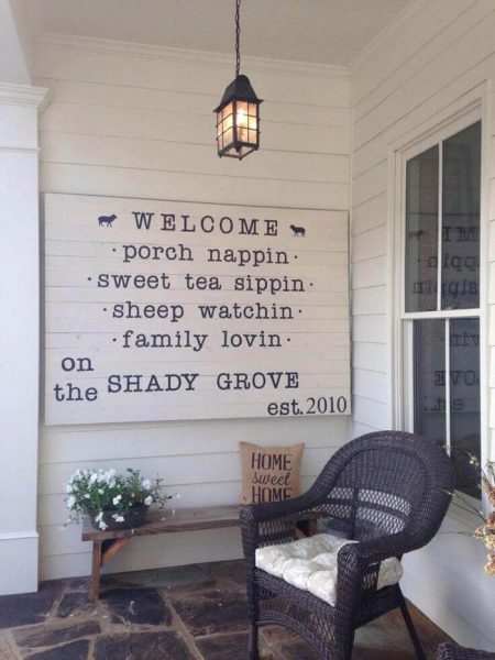 34 Beautiful Porch Wall Decor Ideas To Freshen Up The Entrance Of Your Home