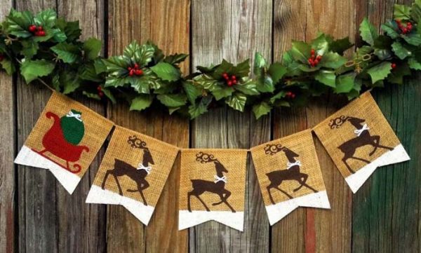 28 Unique Christmas Reindeer Decoration To Add Christmas Cheer To Your Home