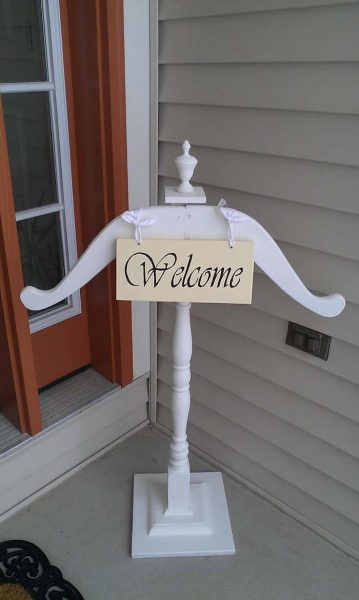 24 Lovely Front Porch Welcome Post Ideas