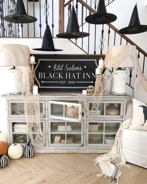 38 Best Farmhouse-Inspired Halloween Decor Ideas To Get The Spooky ...