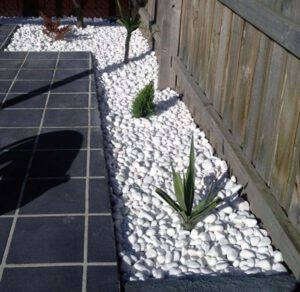 30 Awesome Front Yard White Rock Landscaping Ideas