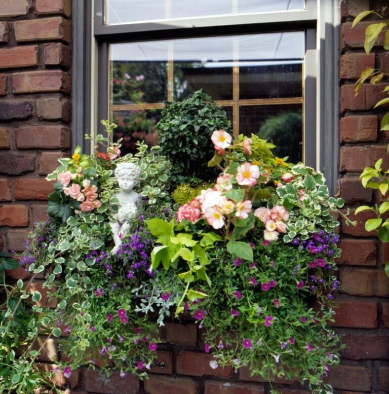 17 Flower Window Box Planters Worth Falling in Love With