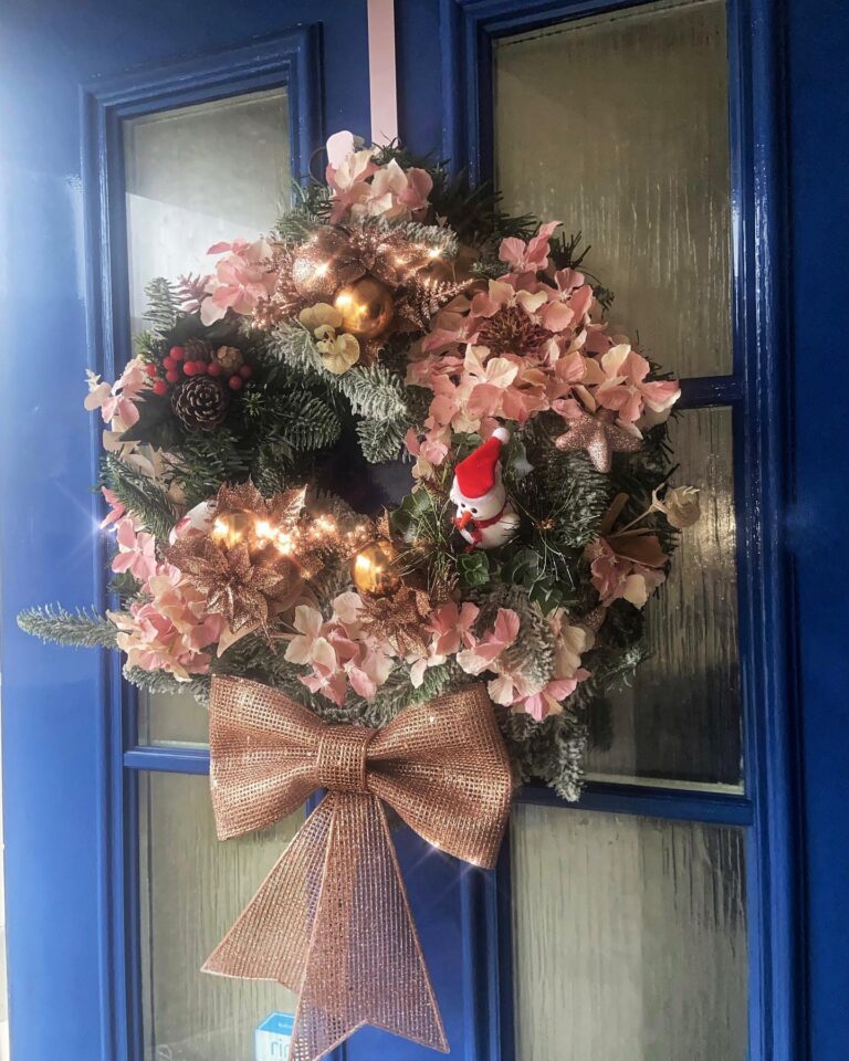 Your Perfect Rose Gold Christmas: 25 Decoration Ideas to Make It Shine