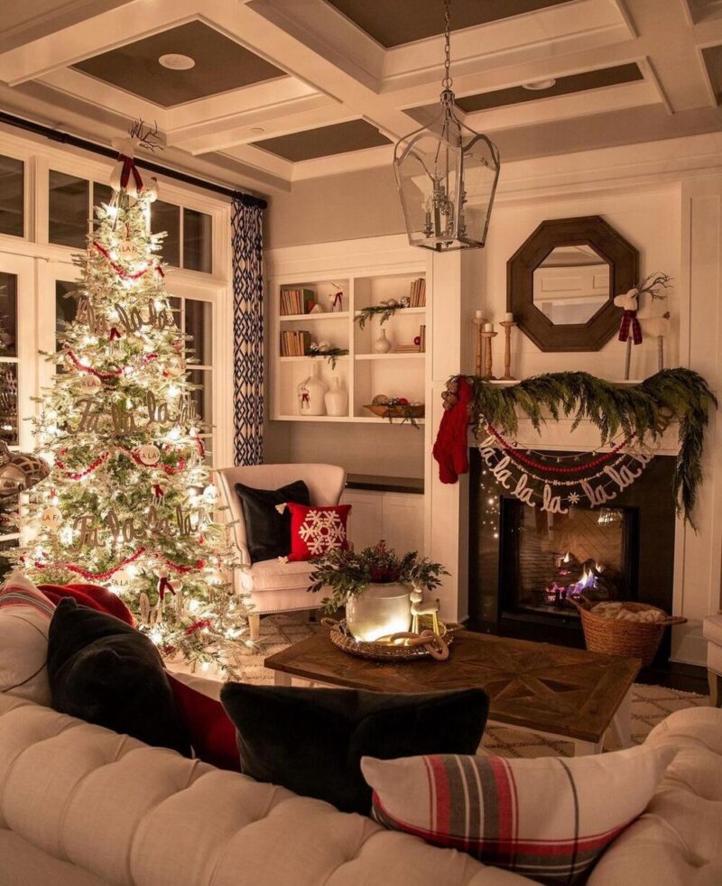 Festive Splendor Awaits: 25 Enchanting Christmas Mantle Decor Inspirations