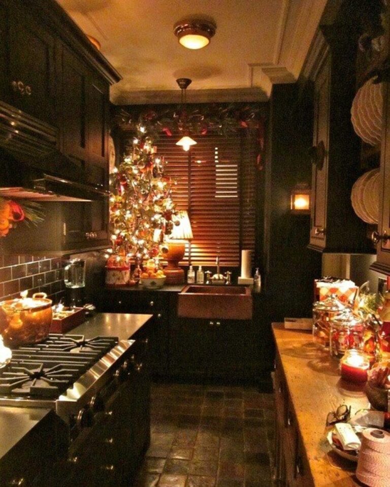 25 Charming Kitchen Christmas Decorations to Sprinkle Holiday Magic ...