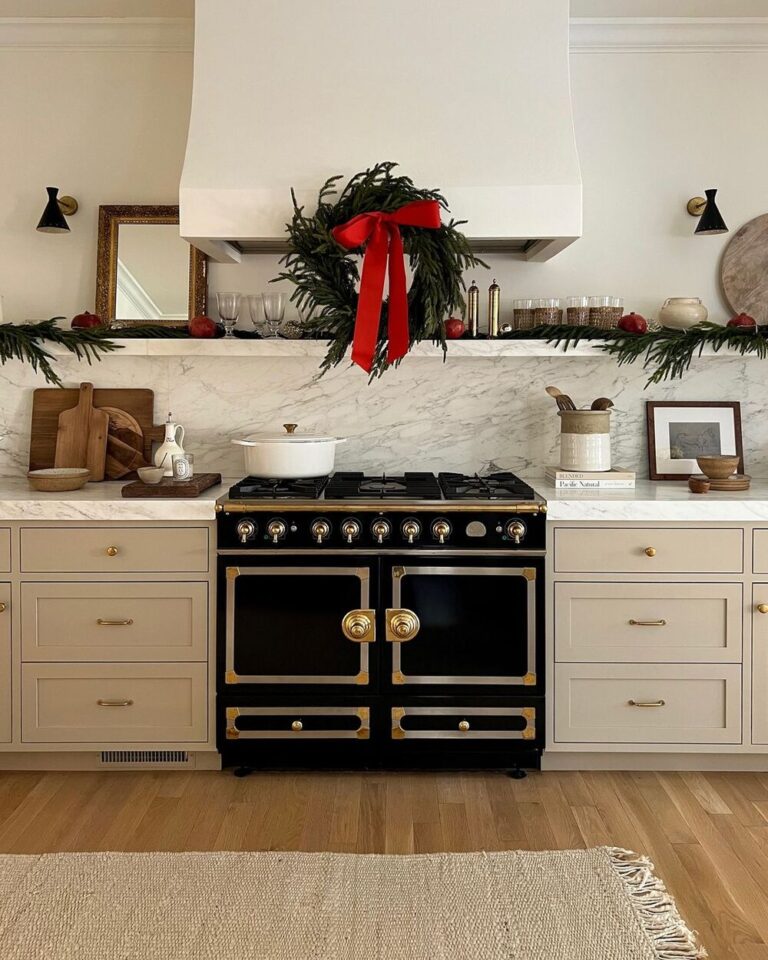25 Charming Kitchen Christmas Decorations to Sprinkle Holiday Magic ...