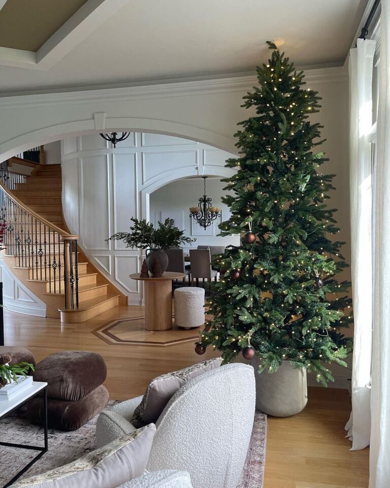 Neutral Holiday Decor Trends: 25 Ideas for a Chic and Calming Celebration