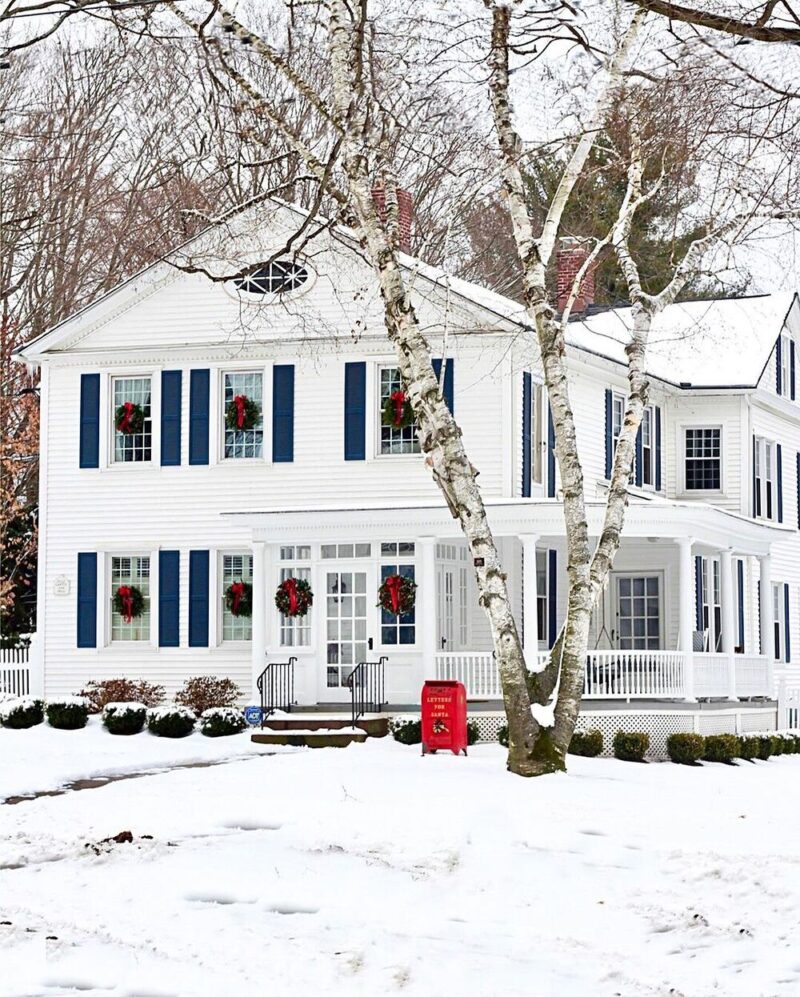 25 Amazing Outdoor Christmas Decorations To Make Your Home a Magical One
