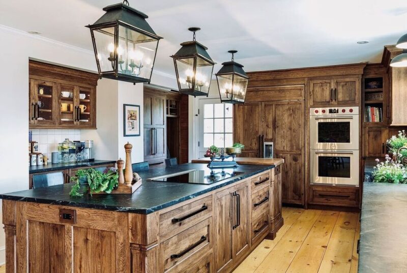 12 Modern and Chic Color Schemes for Kitchens With Hickory Cabinets