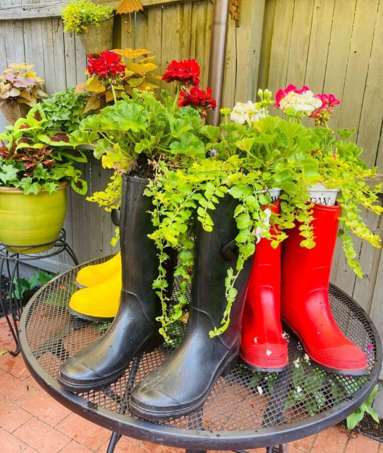 32 Creative Garden Decor Ideas to Elevate Your Outdoor Oasis