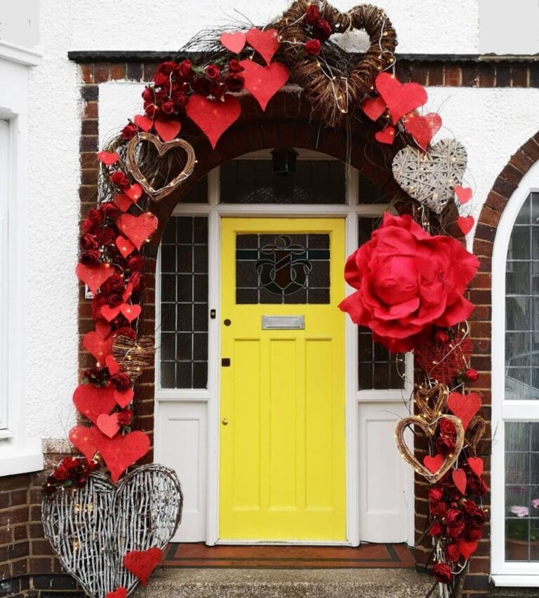 21 Heartwarming Valentine's Door Decorations to Welcome Love Home