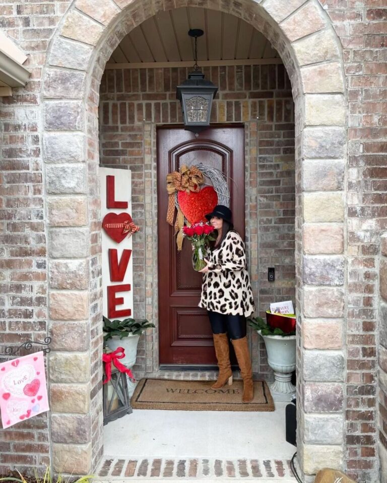 21 Heartwarming Valentine's Door Decorations to Welcome Love Home