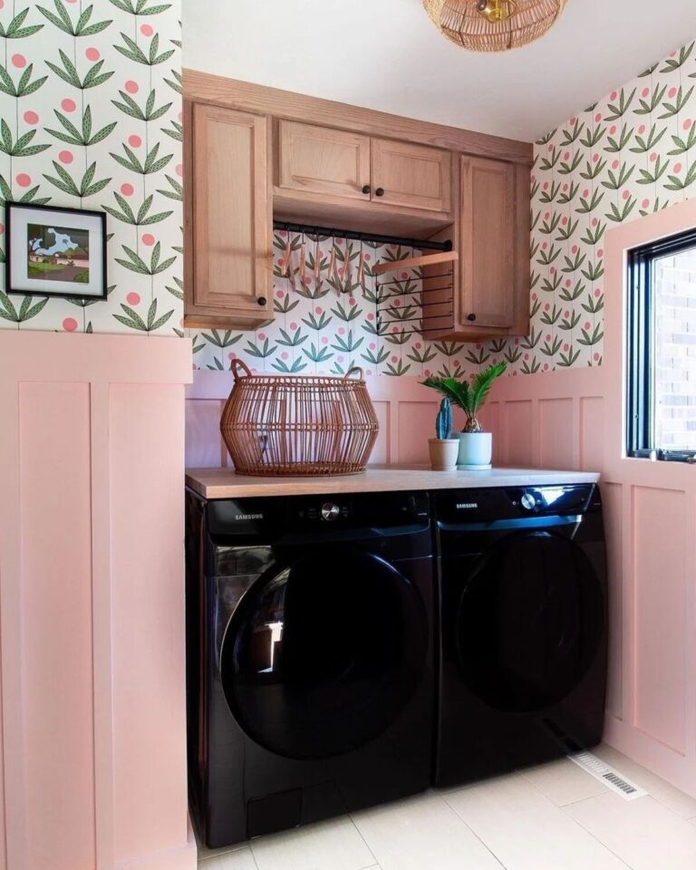 26 Striking Wallpaper Designs To Revamp Your Laundry Room