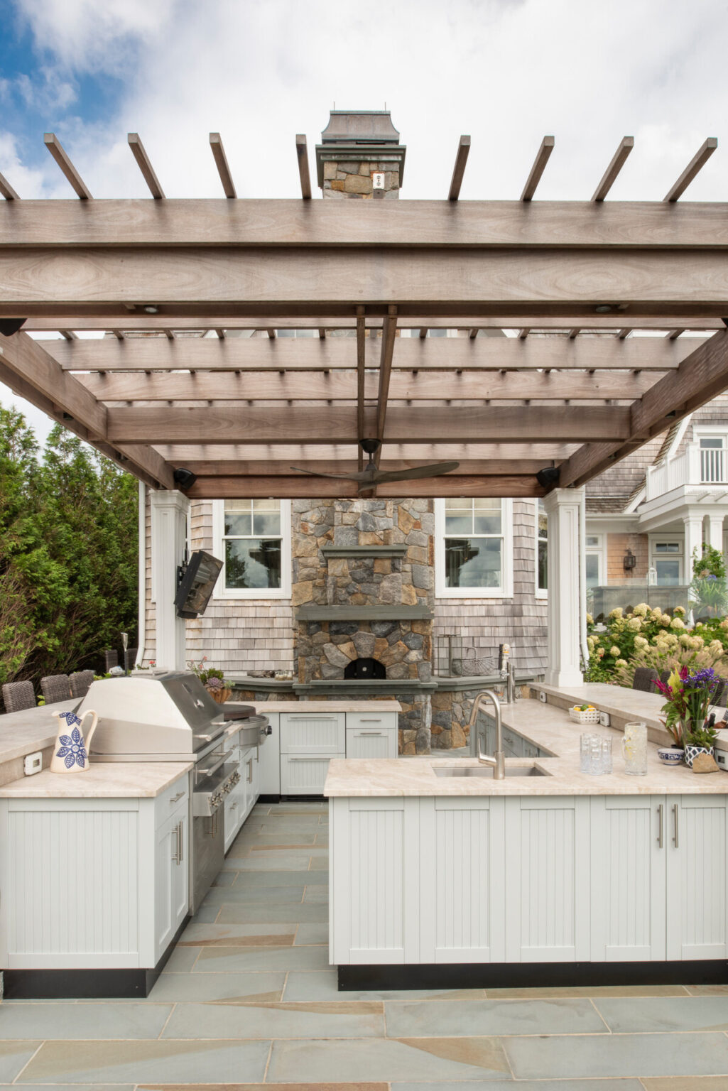 17 Fantastic Outdoor Patio Kitchen Ideas