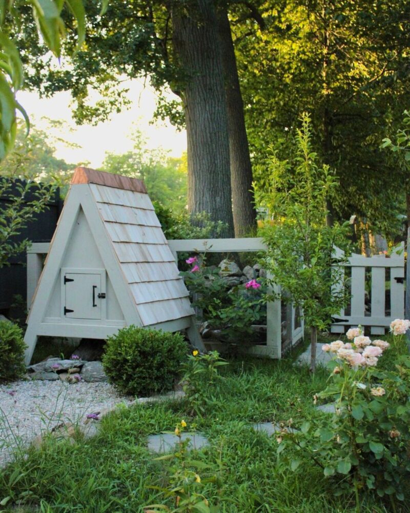 20 Creative Duck House Ideas for a Stunning Backyard