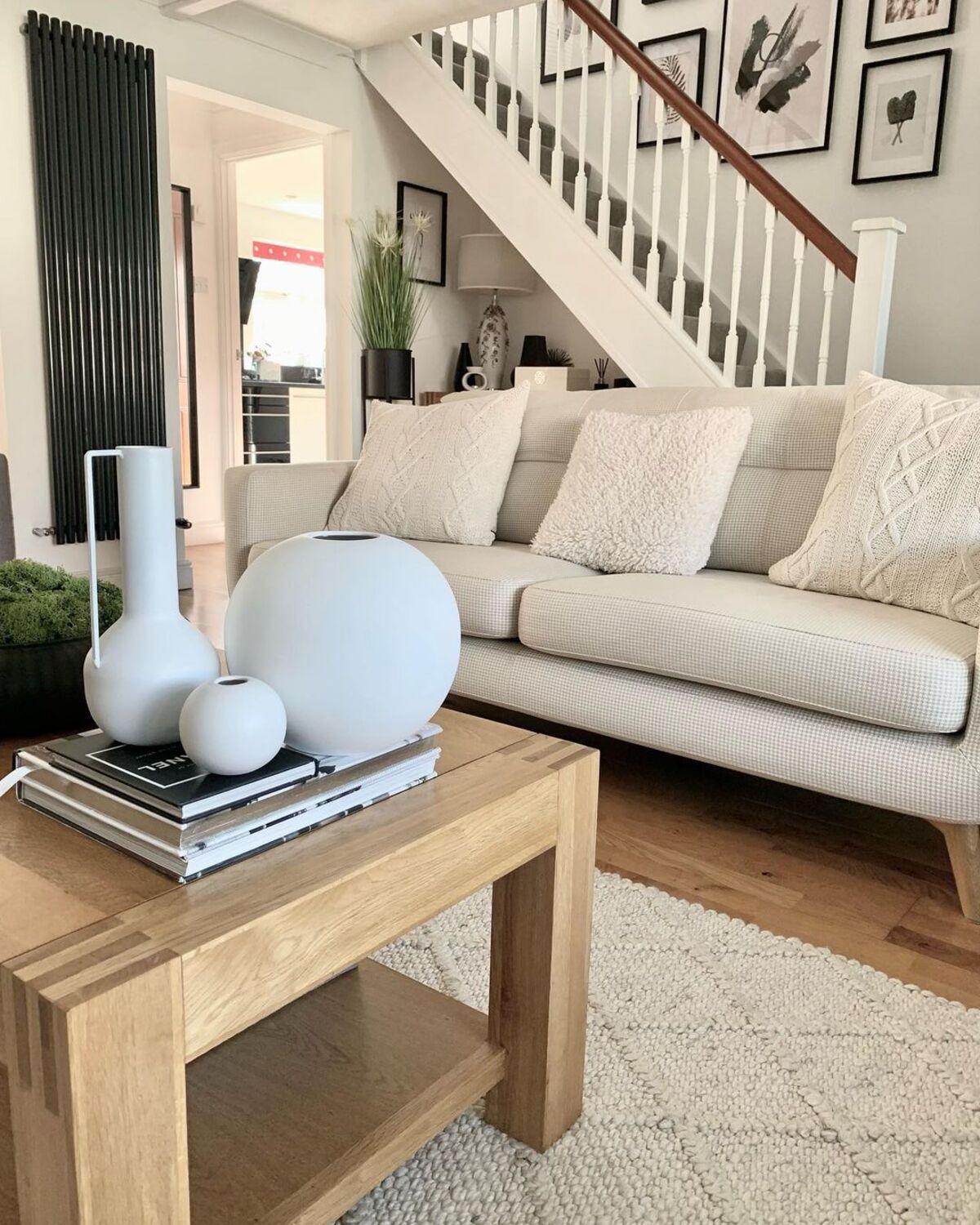 22 Brilliant Coffee Table Arrangement Ideas To Elevate Your Living Room ...