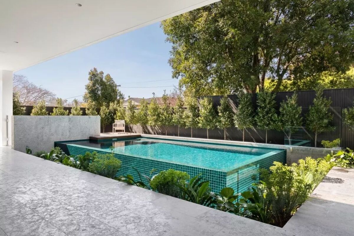 20 Creative Landscaping Ideas for Above-Ground Pools