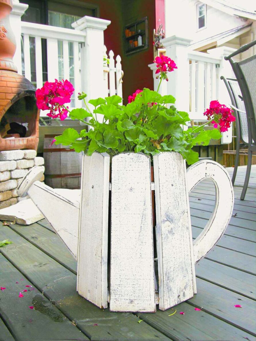 28 Clever Garden Decorations to Enhance Your Green Haven
