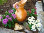 32 Radiant Garden Designs to Spark Joy in Your Yard