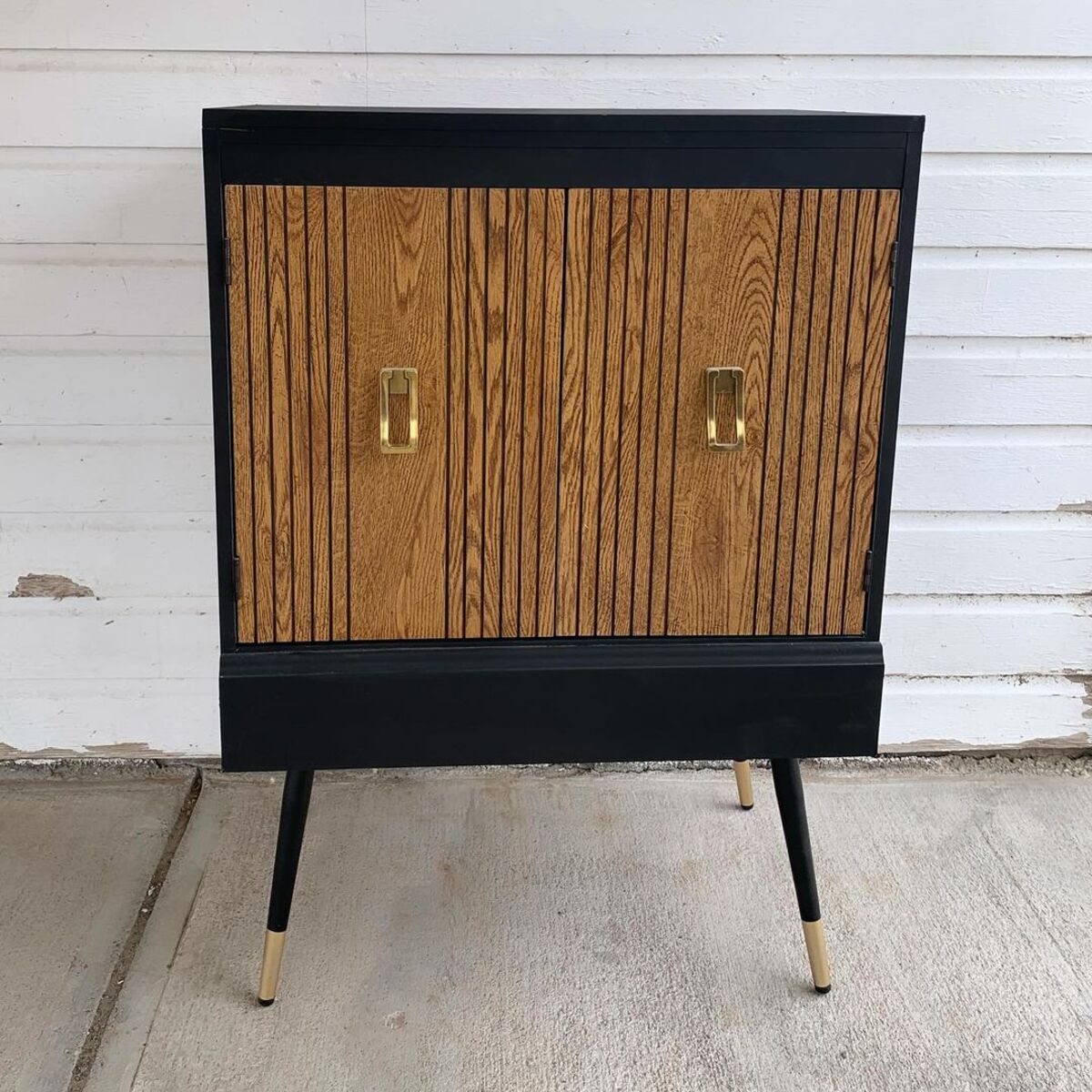 17 Creative Upcycled Furniture Projects That Save Money and Add Style
