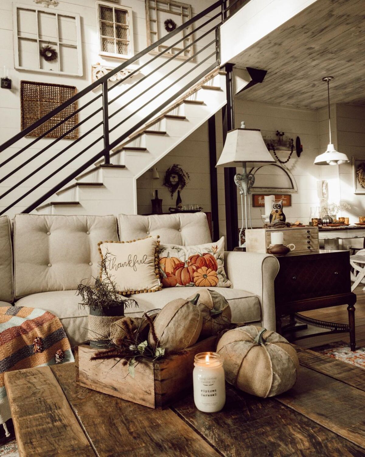 19 Cozy Fall Apartment Decor Ideas To Bring Autumn’s Warmth Into Your Home