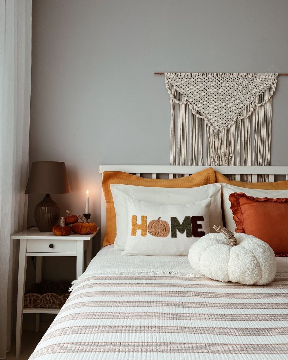 19 Cozy Fall Apartment Decor Ideas To Bring Autumn’s Warmth Into Your Home