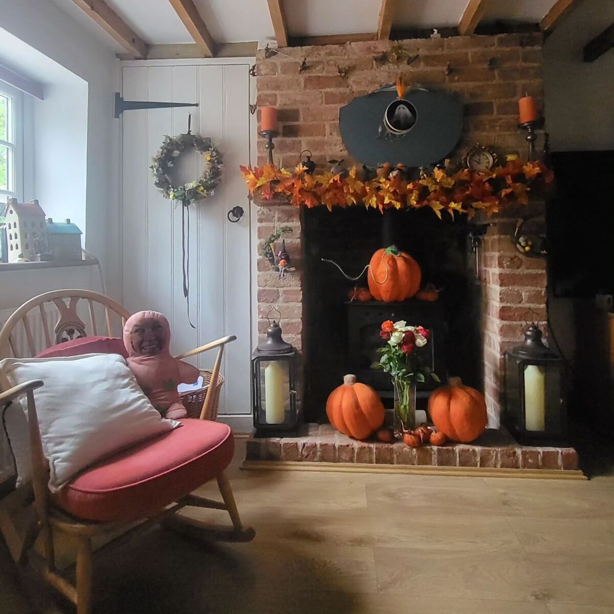 25 Warm and Inviting Fall Fireplace Decor Ideas To Cozy up Your Living ...