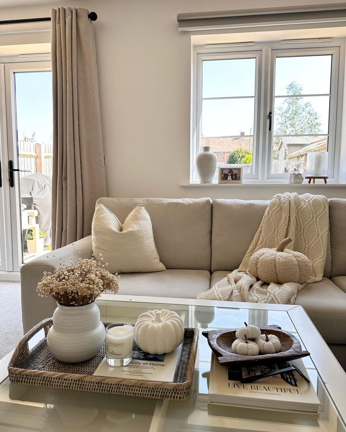 18 Autumn-Inspired Fall Living Room Decor Ideas To Create a Cozy and ...