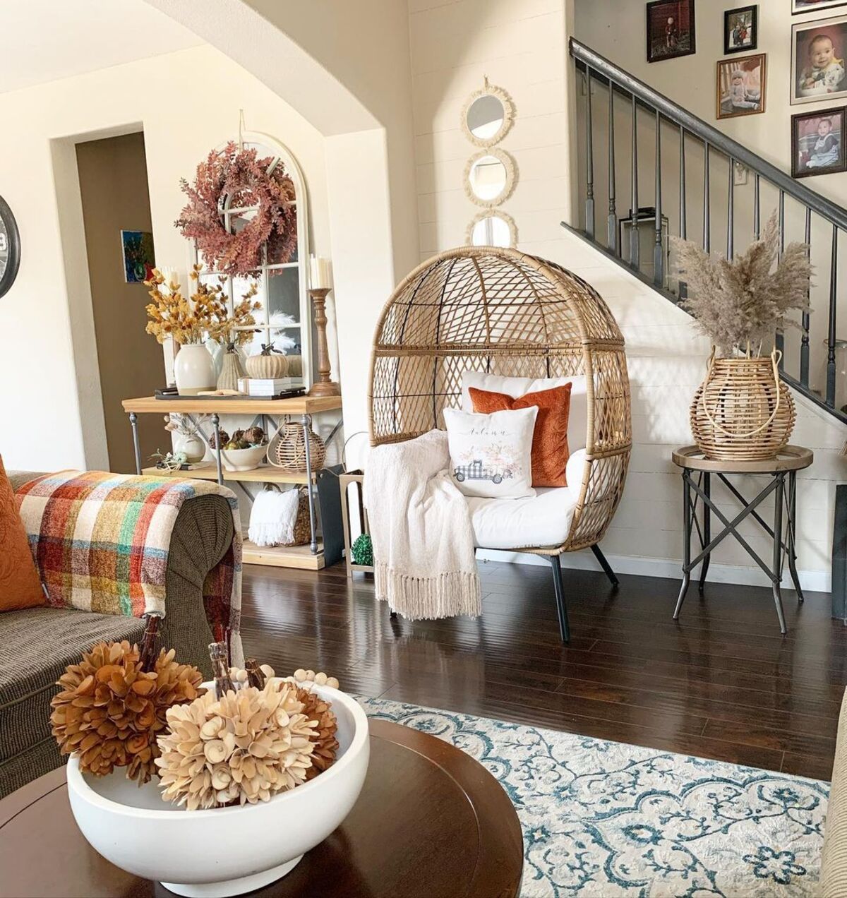 25 Charming Farmhouse Fall Decor Ideas To Bring Rustic Autumn Warmth ...