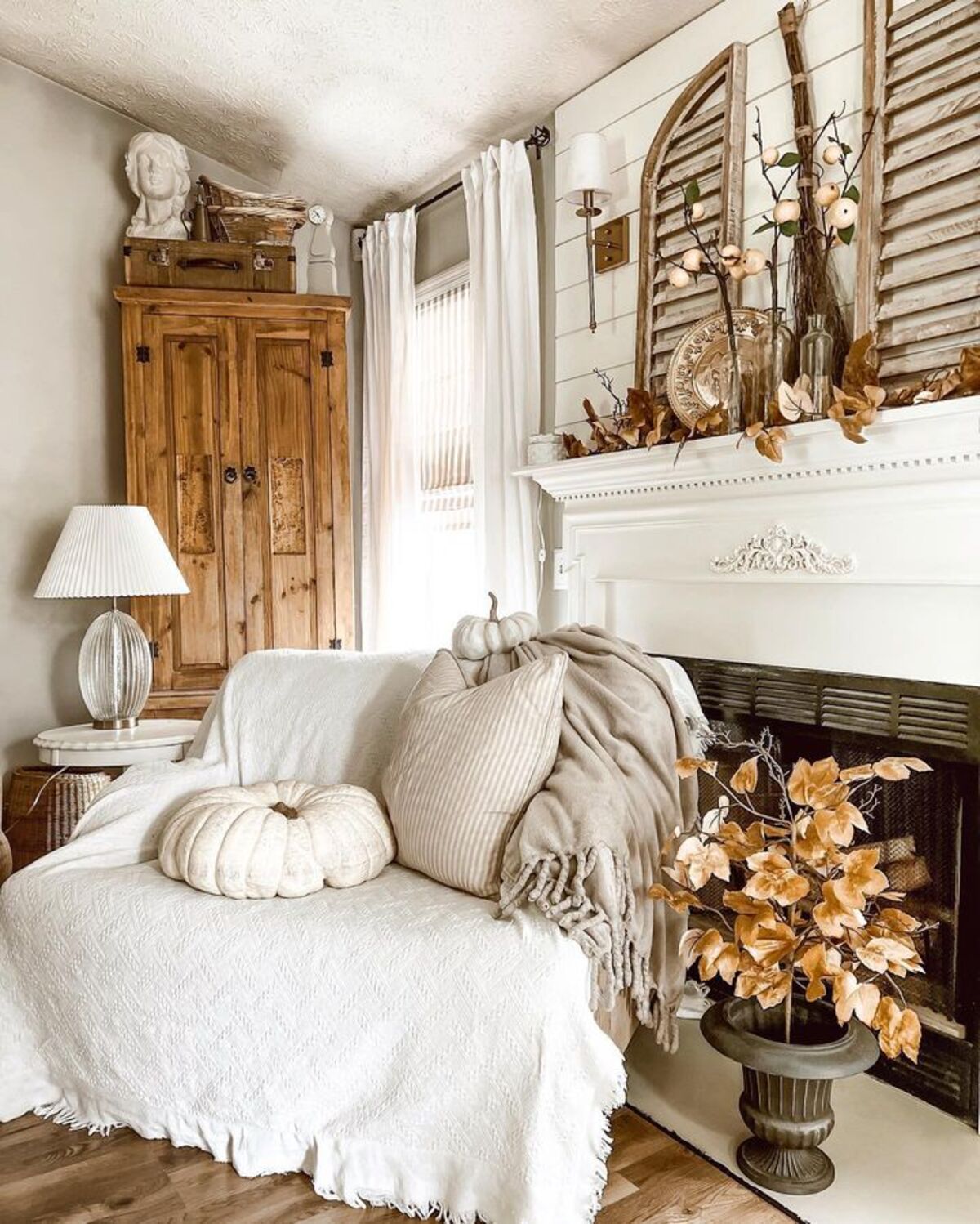 25 Charming Farmhouse Fall Decor Ideas To Bring Rustic Autumn Warmth ...