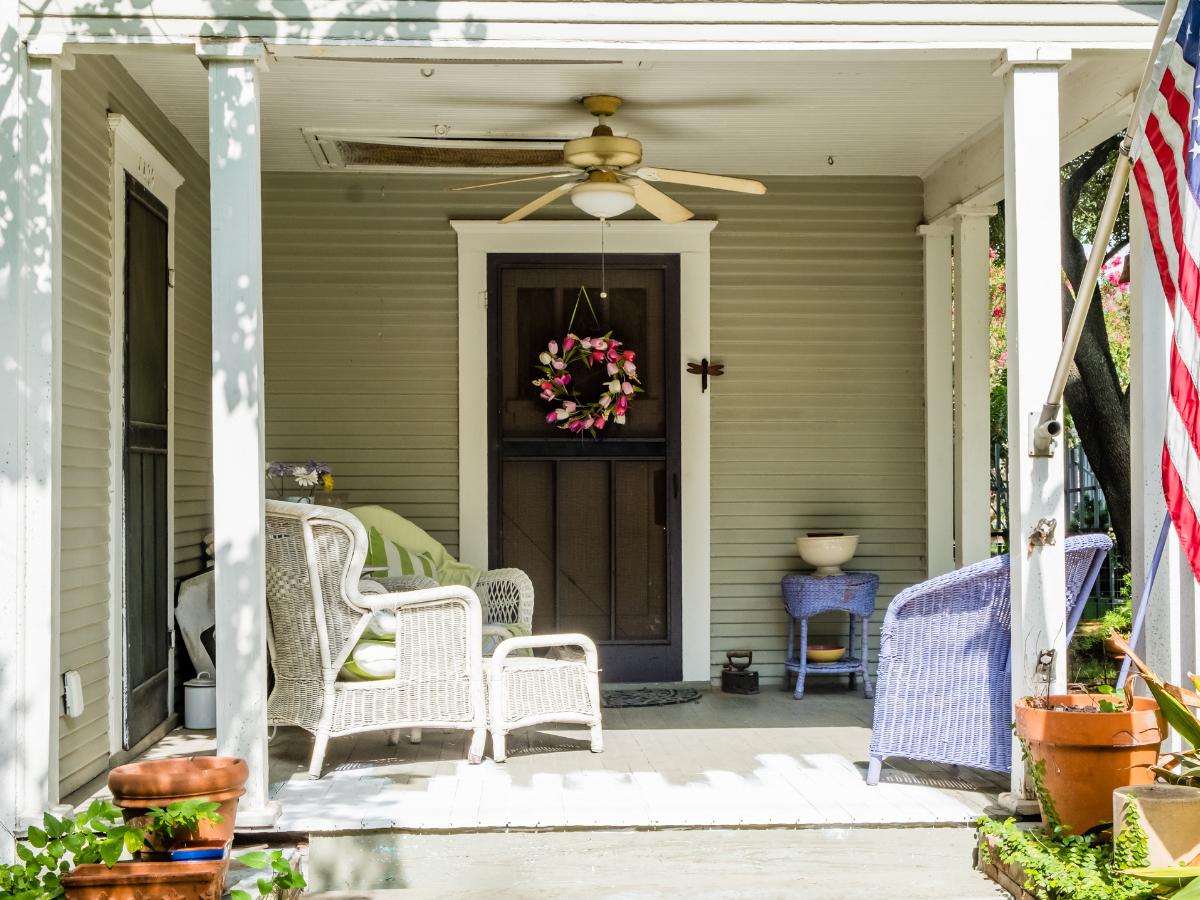 23 Front Porch Lighting Ideas to Brighten Your Home's Entryway with ...