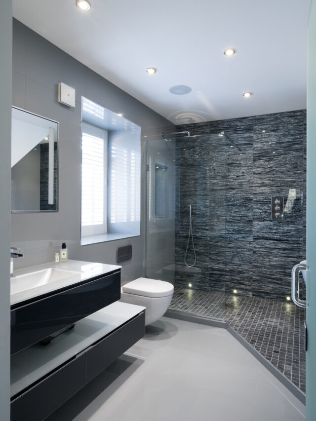 22 Exquisite Walk-in Shower Ideas for a High-End Bathroom Retreat