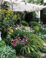 12 Stunning Fall Flower Bed Ideas to Adorn the Front of Your House with ...