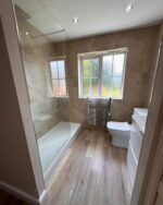 19 Family-Friendly Functional Designs Offering Perfect Walk-In Showers ...